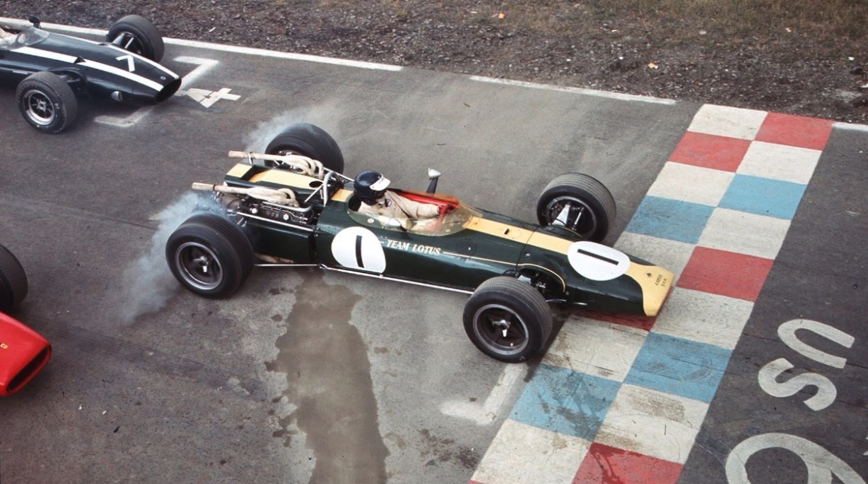 Jim Clark taking a Deep Breath! Lotus 43 BRM… | primotipo...