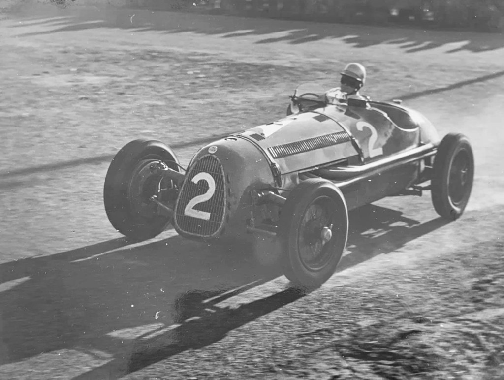 Race Around The Barracks: Balcombe Army Camp: Davison ‘Little Alfa ...