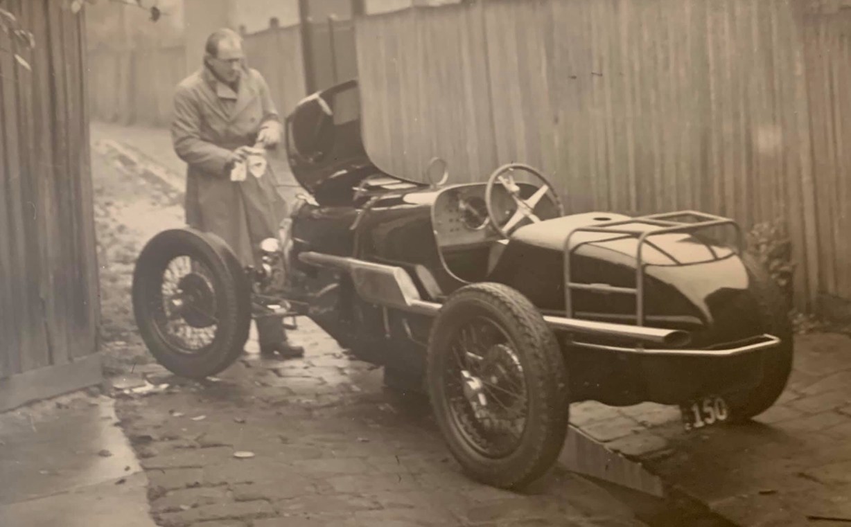 Race Around The Barracks: Balcombe Army Camp: Davison ‘Little Alfa ...
