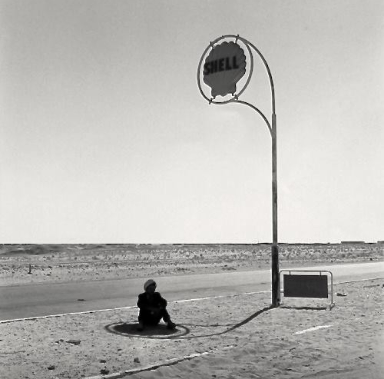 Shell Servo: Hassi-Messaoud, Algeria 1963 by Paul Almasy… | primotipo...